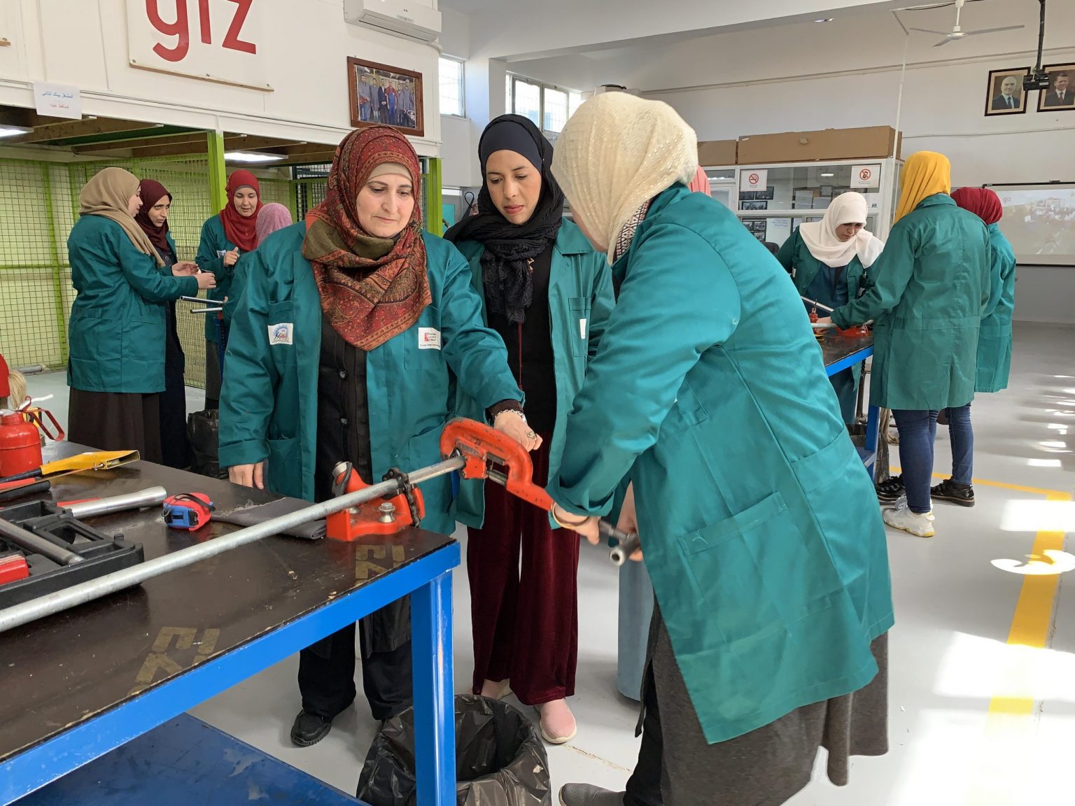 Frauen als Klempnerinnen • GIOCOSOPRESS